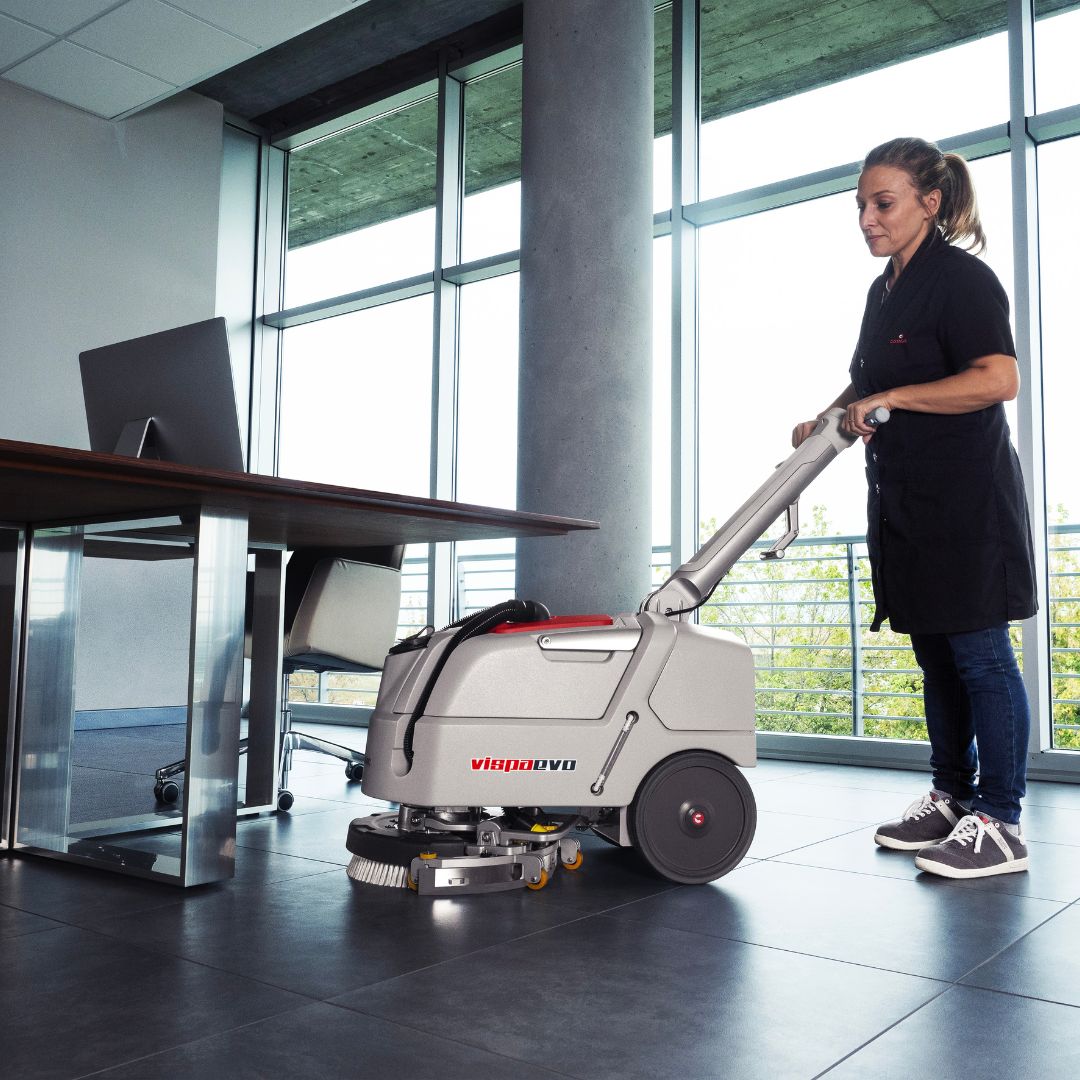 Szorowarki do podłóg : Szorowarka akumulatorowa Comac Vispa Evo Essential